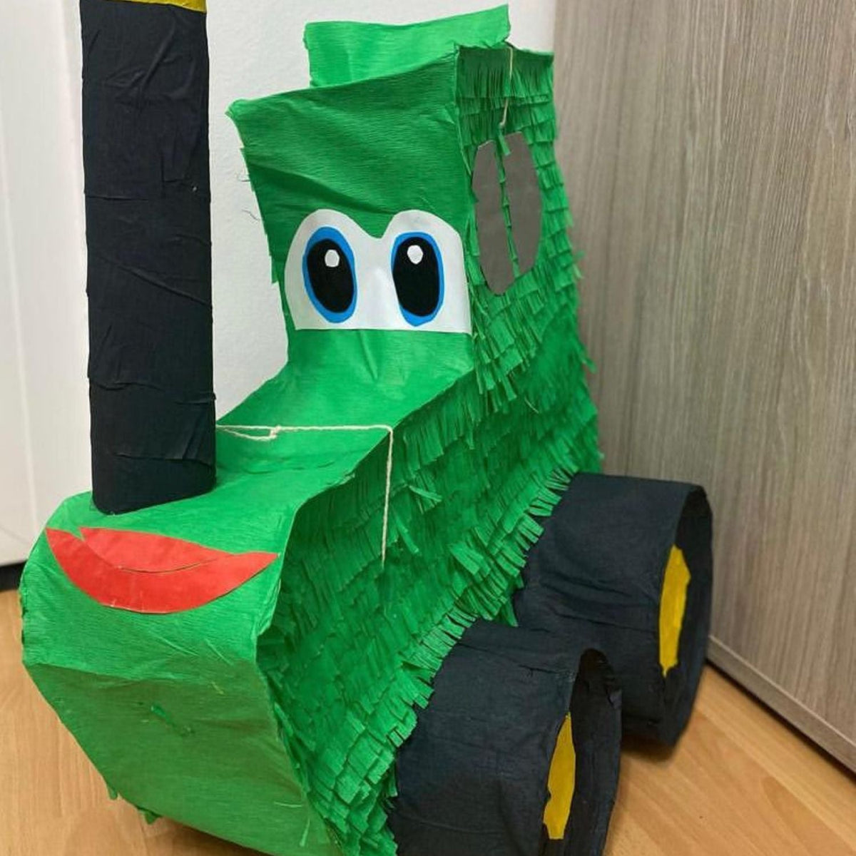 Pinata model tractor – Atelier Magic